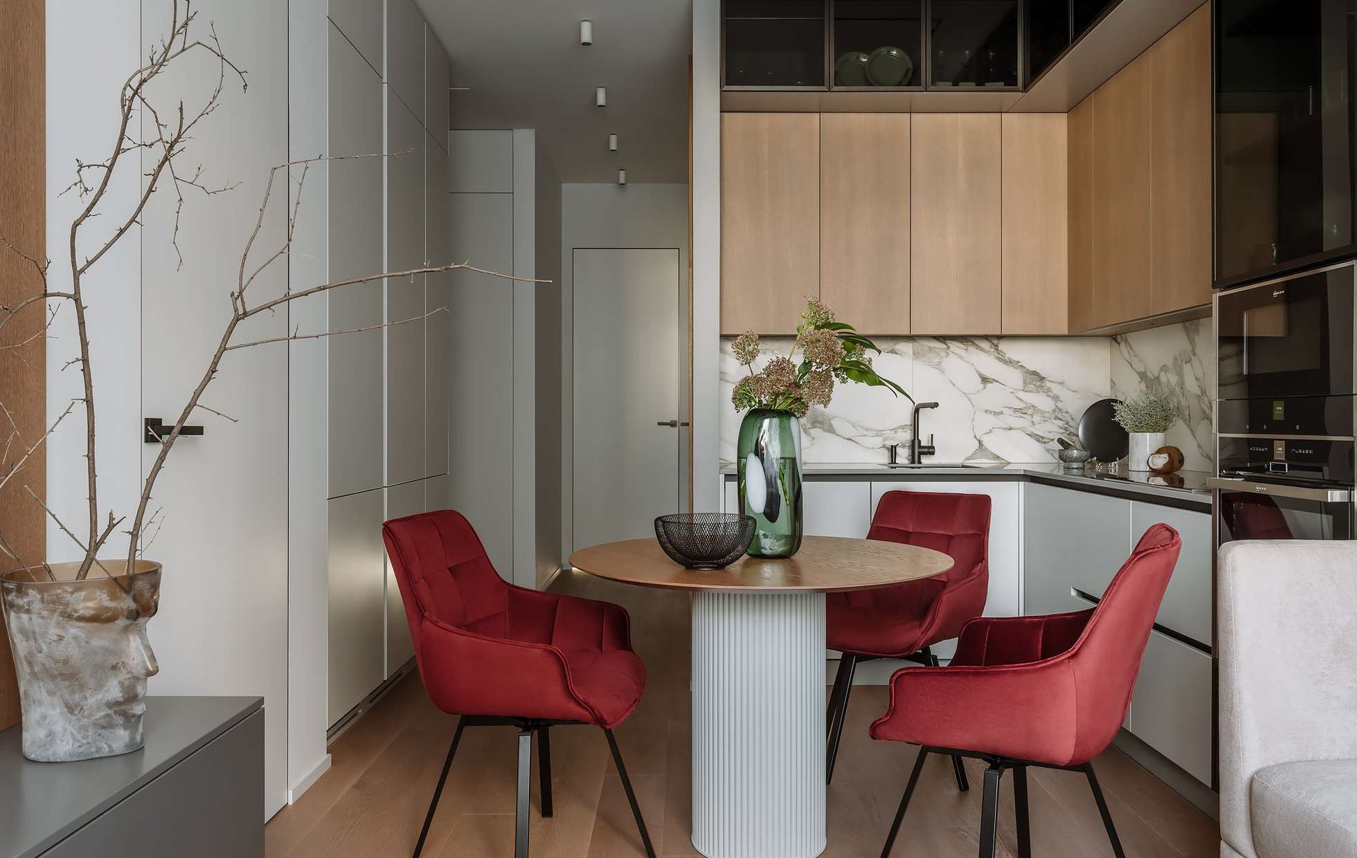 Современная трешка 62 м² с атмосферной подсветкой — INMYROOM